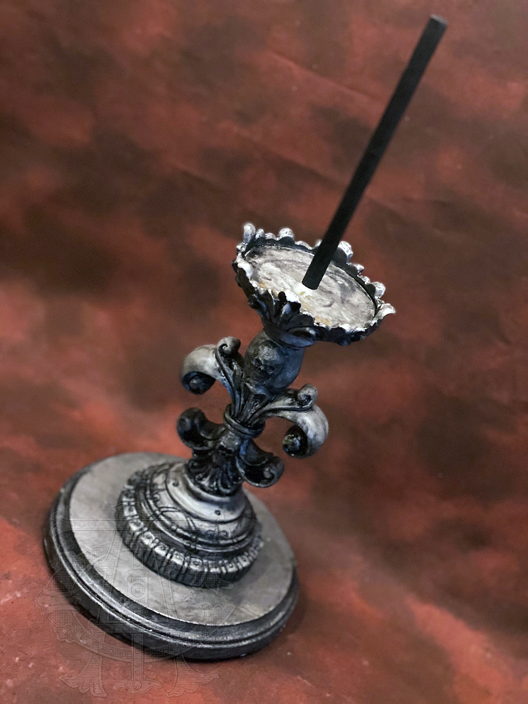 Carved Artisan Skull Stand - Flourish – The Craftsman's Apron